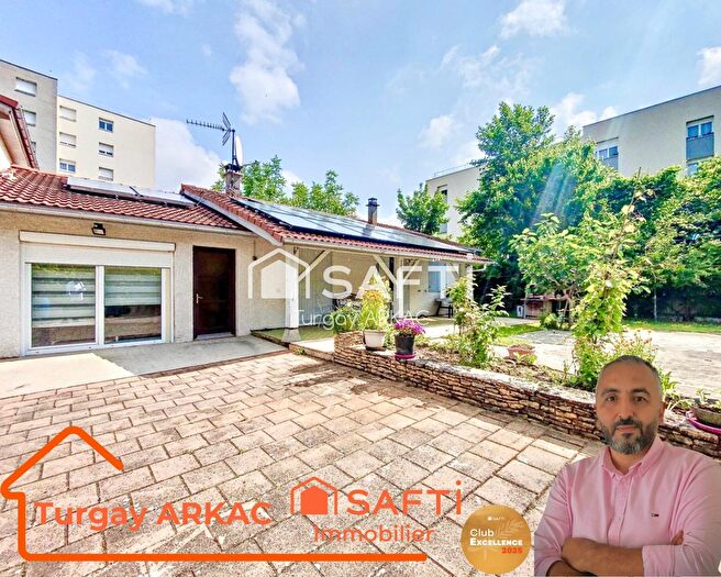 Maison à vendre - Bourgoin-Jallieu, Centre-ville, Pont Saint-Michel - 8 pièces - 6 chambres