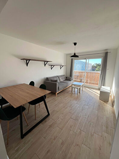 Appartement à louer - Hyères, Pyanet - 2 pièces - 1 chambre