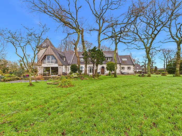 Maison à vendre - Mahalon - 13 pièces - 8 chambres