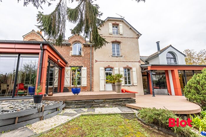 Maison à vendre - Châteaugiron - 8 pièces - 5 chambres