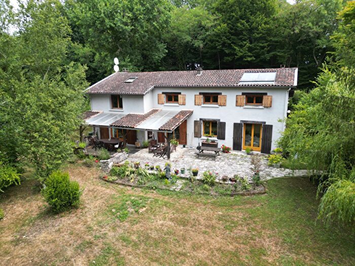 Jonzac - Maison 15 pièces à vendre