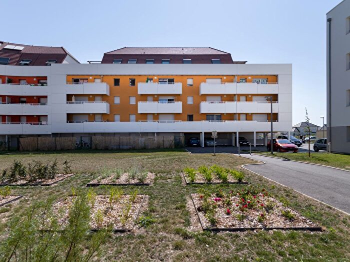 Chevigny-Saint-Sauveur : Appartement 4 pièces à louer