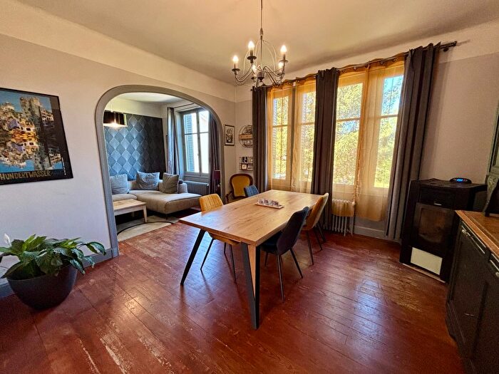 Maison à vendre - Puy-Guillaume - 6 pièces - 4 chambres