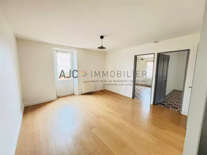 Cabannes : Appartement 3 pièces à louer