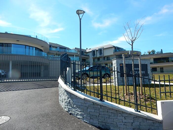 Appartement à louer - Aix-les-Bains, Est - 3 pièces - 2 chambres