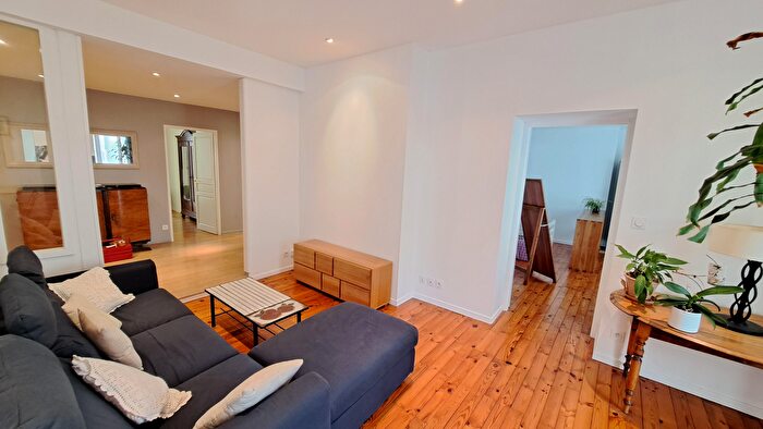 Appartement à louer - Grenoble, Centre-ville - 5 pièces - 4 chambres