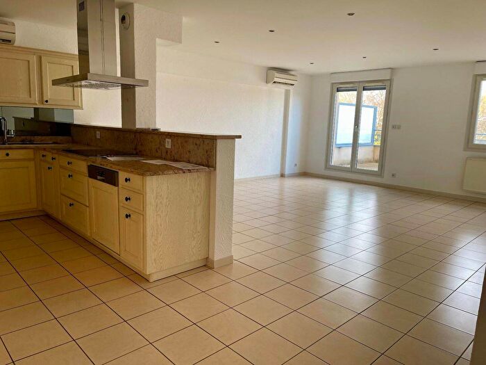 Appartement à louer - Centre Ville, Roche-la-Molière - 3 pièces - 2 chambres