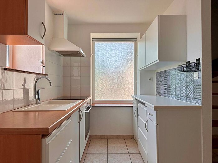 Appartement à louer - Porte des Pierres Dorées - 3 pièces - 2 chambres