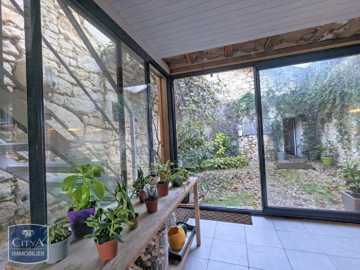 Maison à vendre - Lussac - 5 pièces - 3 chambres