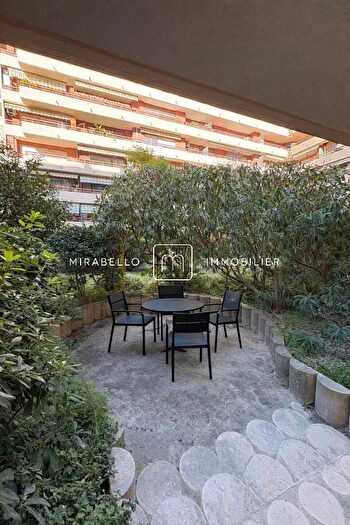 Appartement à louer - Le Port, Nice - 1 pièce