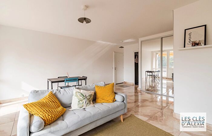 Appartement à vendre - Oullins - 4 pièces - 3 chambres