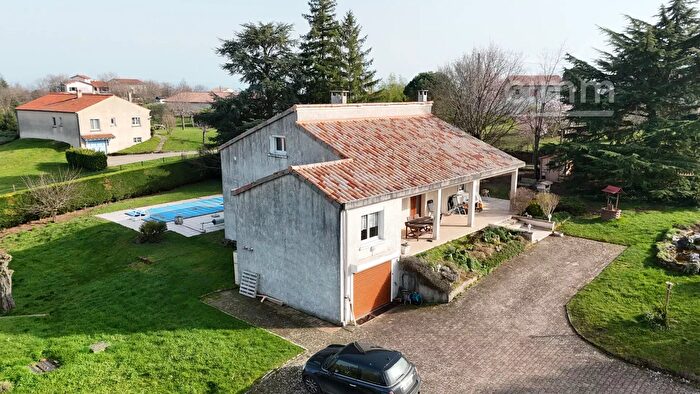 Maison à vendre - Saint-Pierre-de-B uf, Saint-Pierre-de-Boeuf - 6 pièces - 2 chambres