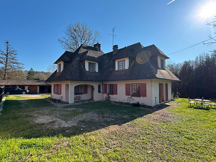 Maison 8 pièces à Jouars-Pontchartrain, à vendre