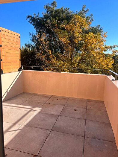 Appartement à louer - Sud Est Ouest, Pélissanne - 2 pièces - 1 chambre