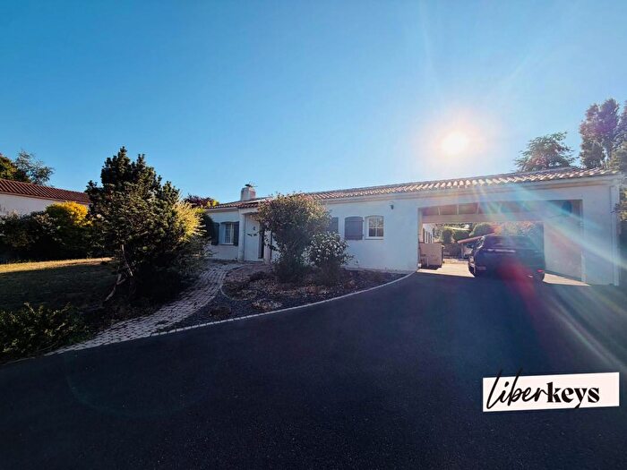 Beaulieu-sous-la-Roche : Maison 5 pièces à vendre