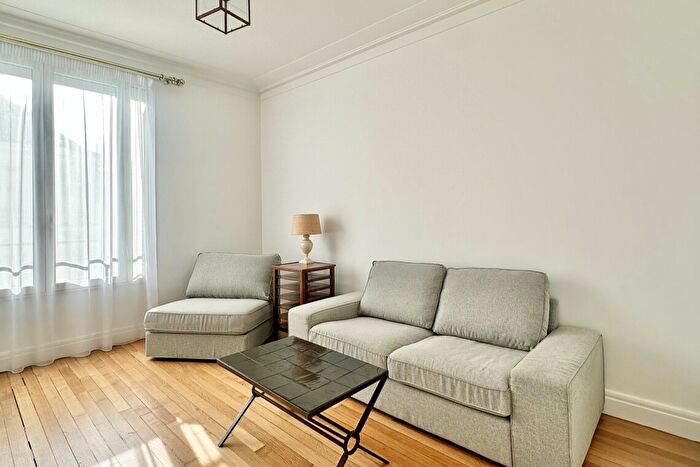 Appartement à louer - Neuilly-sur-Seine, Plaine des Sablons - 2 pièces - 1 chambre