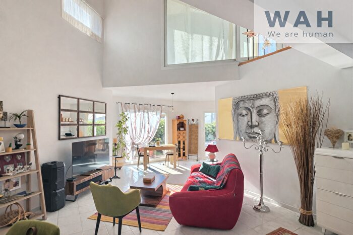 Maison à vendre - Milhaud - 6 pièces - 4 chambres