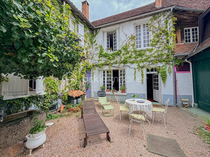 Saint-Germain-les-Belles : Maison 12 pièces à vendre