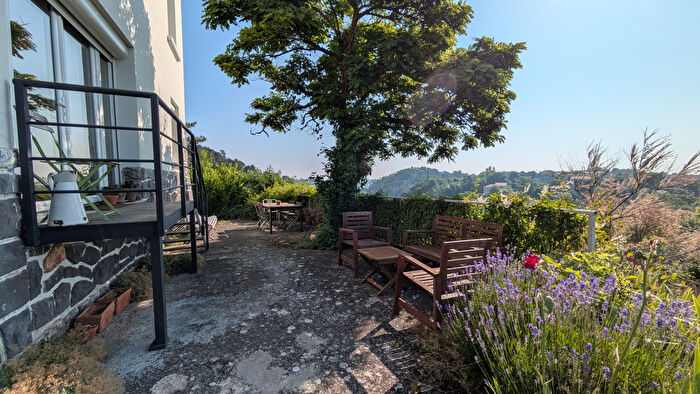 Maison 10 pièces à Châtel-Guyon, à vendre