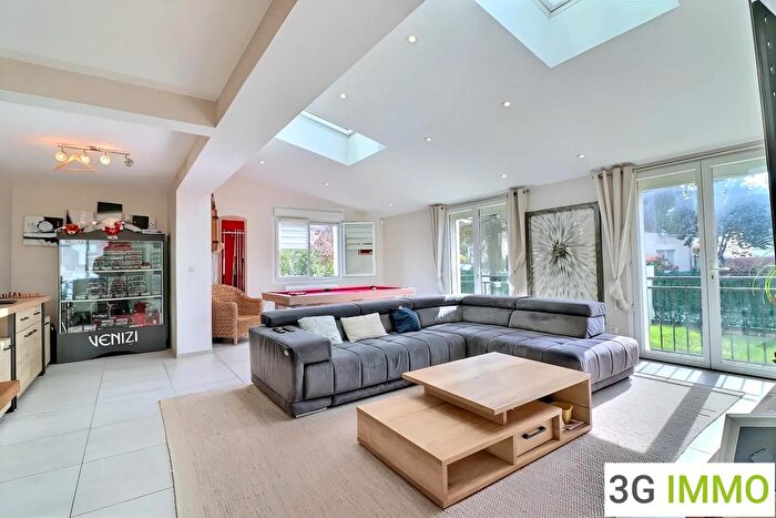 Maison à vendre - Verneuil-en-Halatte - 6 pièces - 4 chambres