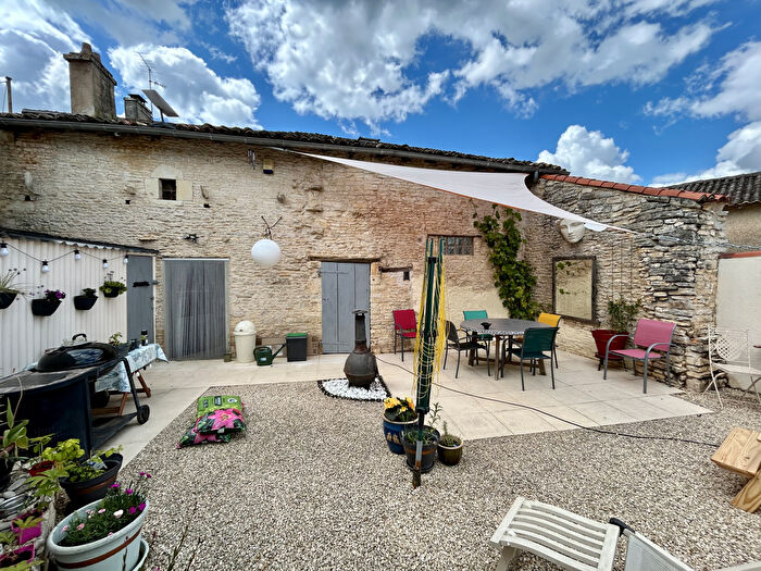 Maison 6 pièces à vendre à Brux