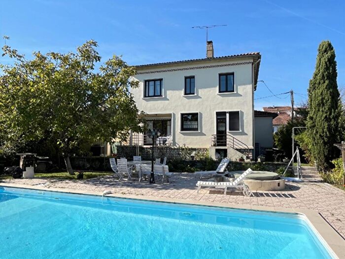 Maison à vendre - Cognac, Champ de Foire - 6 pièces - 4 chambres