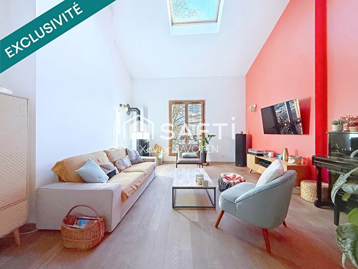 Appartement à vendre - Voiron, Centre-ville, Gare - 5 pièces - 3 chambres