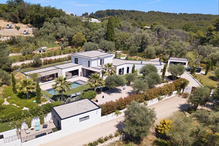 Maison 7 pièces à vendre à Valbonne