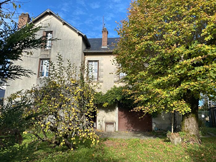 Maison à vendre - Bugeat - 5 pièces - 2 chambres