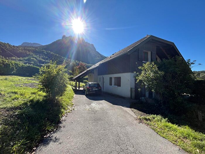 Maison à louer - Bluffy - 5 pièces - 4 chambres