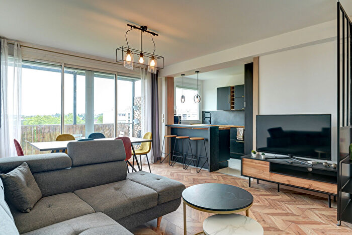 Appartement à louer - Bron, Le Terraillon - 4 pièces - 3 chambres