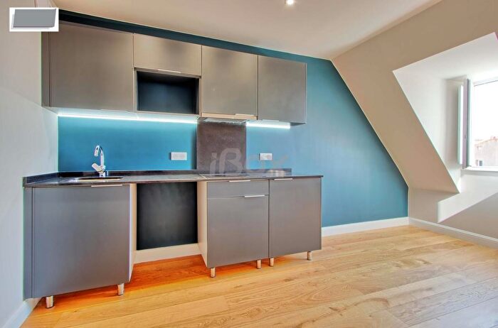 Appartement à louer - Toulon, Place dArmes - 2 pièces - 1 chambre