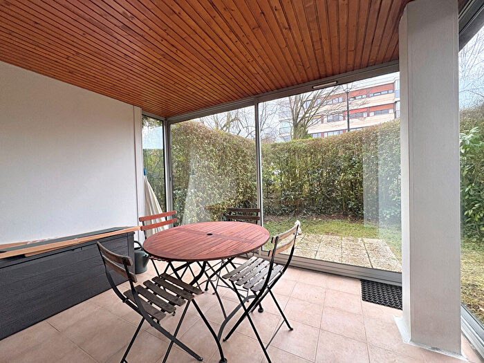 Appartement à louer - Fontenay-le-Fleury, Plaine - 1 pièce