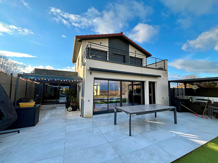 Maison à vendre - Jayat - 4 pièces - 3 chambres