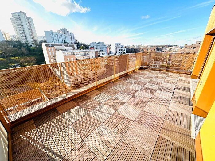 Appartement à louer - Rosny-sous-Bois - 3 pièces - 2 chambres