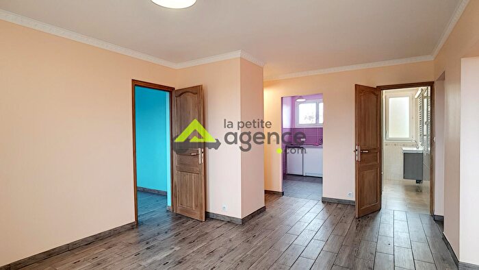 Appartement à vendre - La Souterraine - 4 pièces - 3 chambres