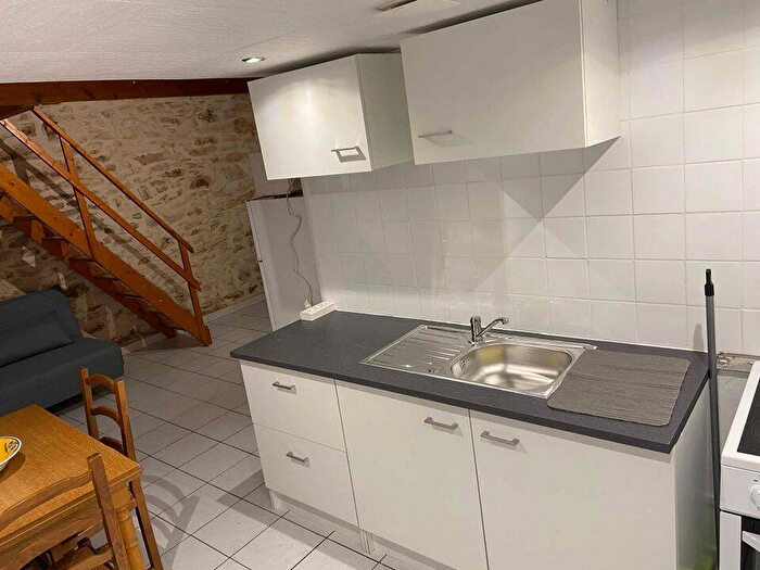 Centre Ville, Bagnols-sur-Cèze : Appartement 2 pièces à louer