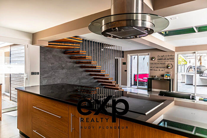 Maison à vendre - Marseille e , Les Mourets - 9 pièces - 8 chambres