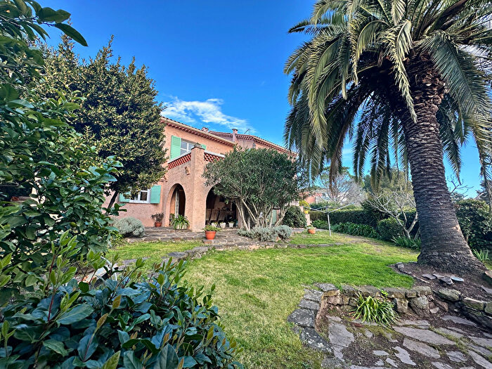 Maison à vendre - Saint-Raphaël, Les Arênes - 6 pièces - 3 chambres