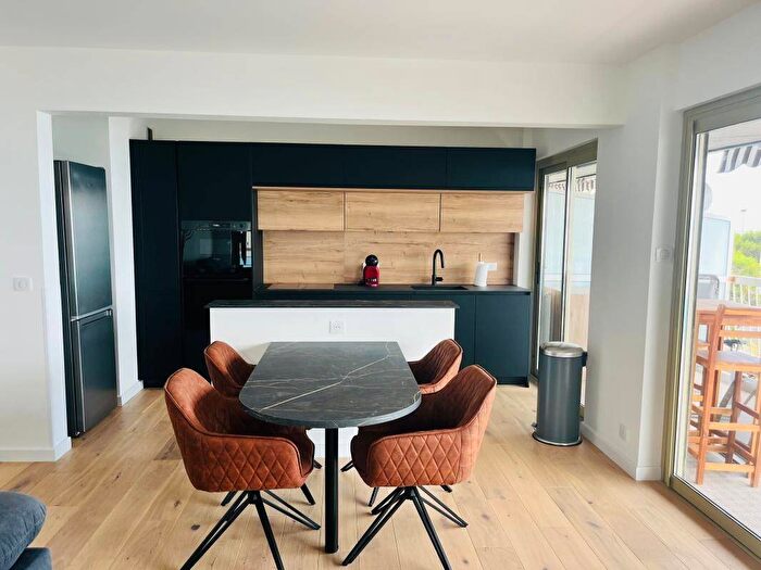 Appartement à louer - Cros de Cagnes-Les Vespins, Cagnes-sur-Mer - 2 pièces - 1 chambre