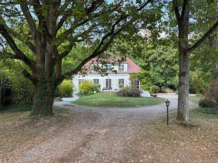 Saint-Rémy-l'Honoré : Maison 7 pièces à vendre