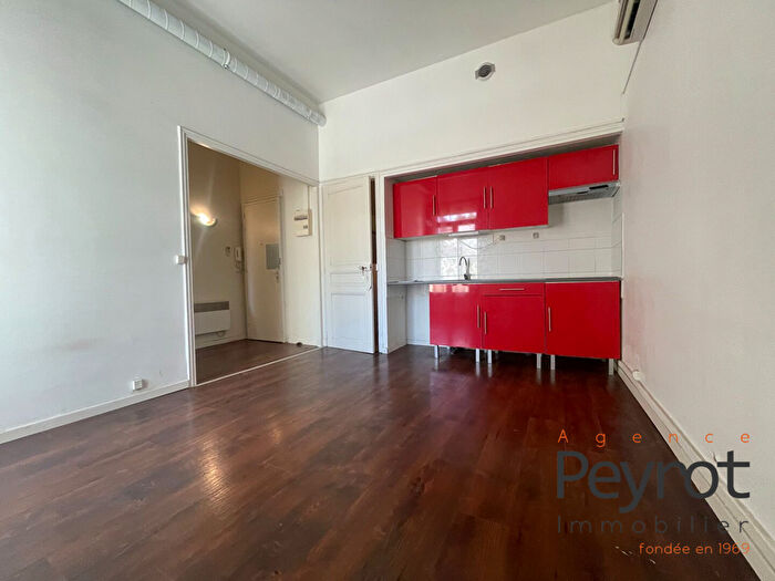 Appartement à louer - Perpignan, Clémenceau - 2 pièces - 1 chambre