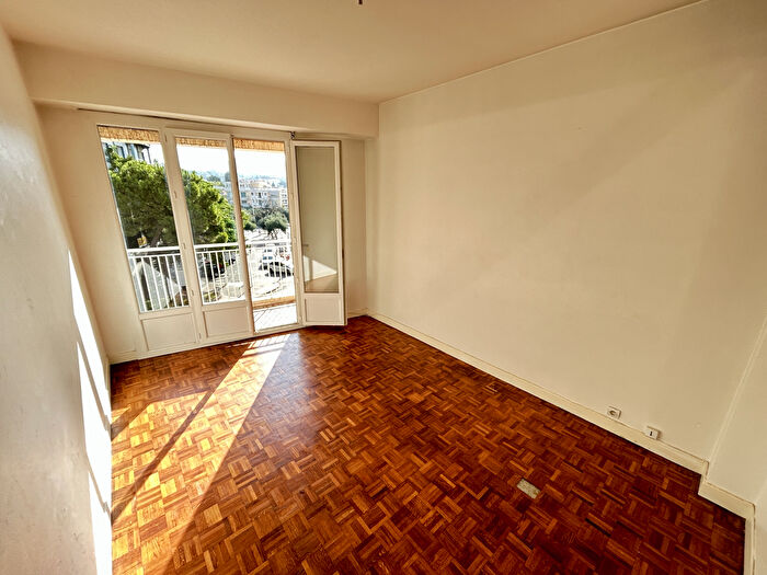 Nice, Saint-Sylvestre : Appartement 3 pièces à vendre