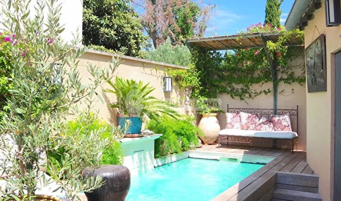 Maison à vendre - Fontvieille - 5 pièces - 3 chambres