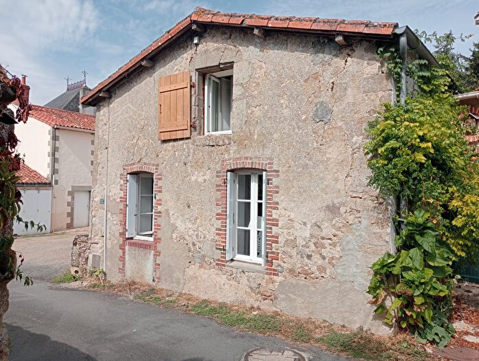 Maison 6 pièces à vendre à Voulmentin, Saint-Clémentin