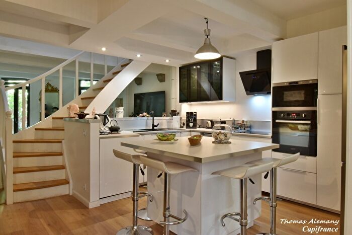 Digne-les-Bains, Centre-ville, Bourg : Appartement 5 pièces à vendre