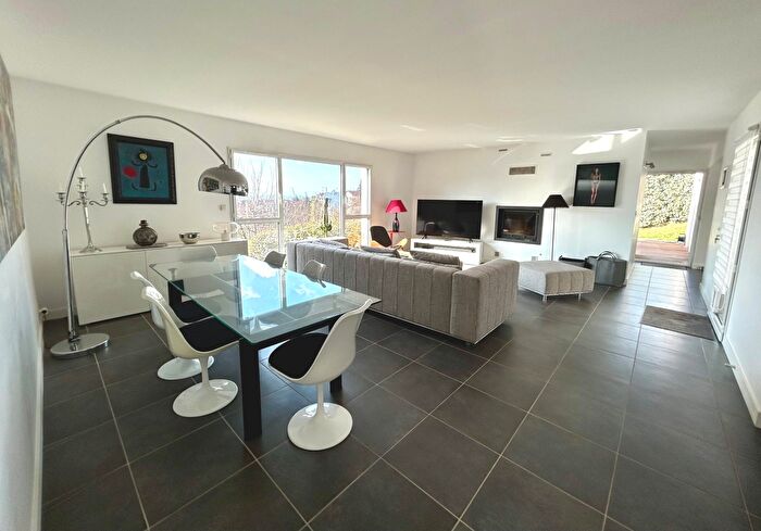 Maison à vendre - Saint-Priest, Village - 6 pièces - 4 chambres