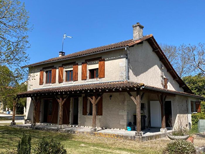 Maison à vendre - Aubeterre-sur-Dronne - 7 pièces - 5 chambres
