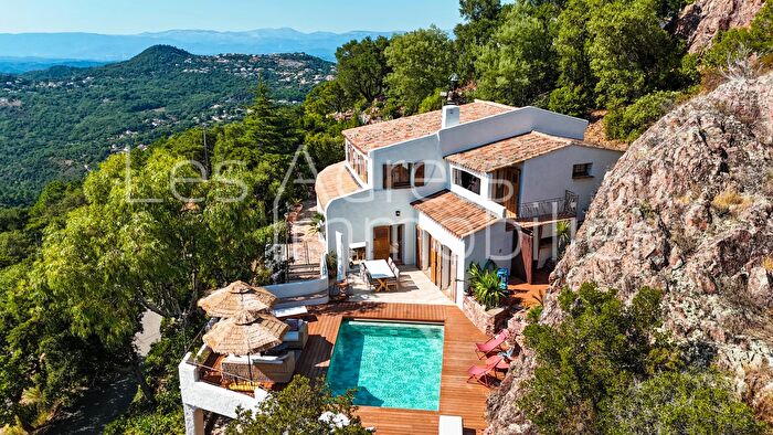 Maison à vendre - Les Adrets-de-lEstérel - 7 pièces - 5 chambres