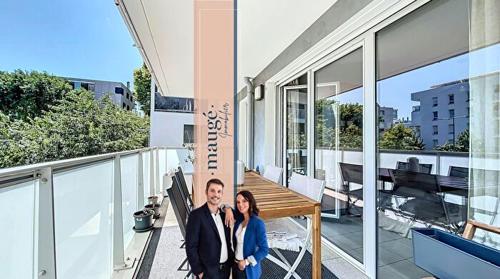 Appartement à vendre - Vénissieux, Centre-ville - 3 pièces - 2 chambres